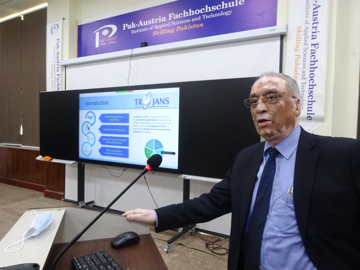 Picture Highlights of PAeC Members’ Visit to Pak-Austria Fachhochschule ...